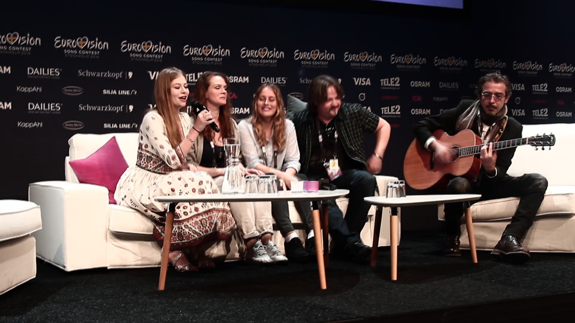 Video: Watch Zoë sing Loin d'ici in an acoustic version - EuroVisionary ...